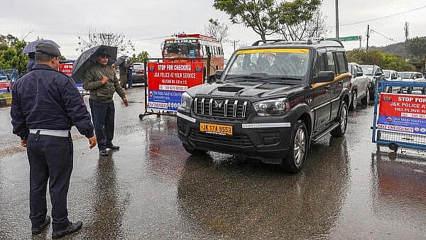 Heavy Snowfall, Rains Trigger Landslides in Himachal Pradesh, Key Roads ...