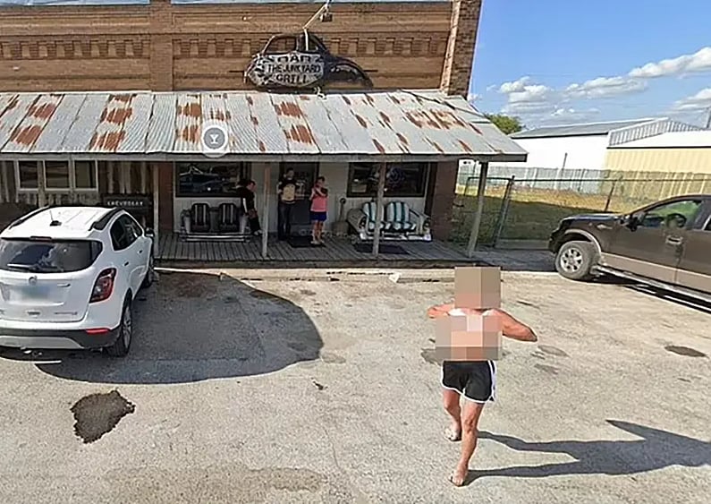 Google Maps Controversy: Woman Flashes Outside Iowa Bar On 324 Front St ...