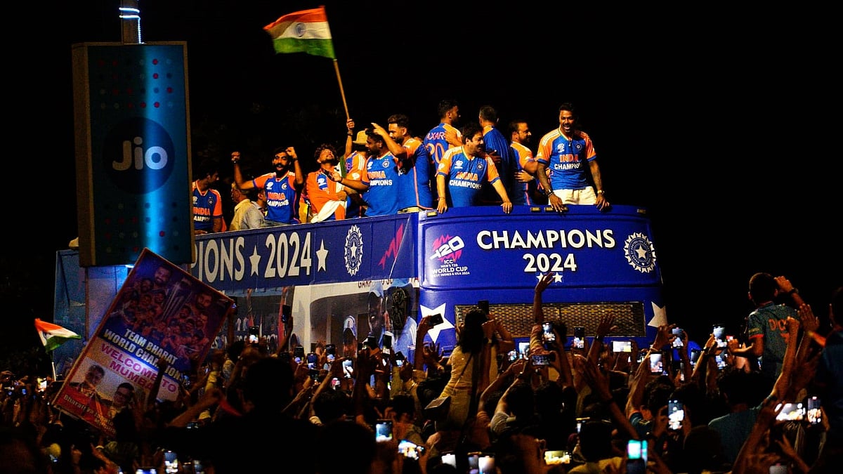 Team India Victory Parade: Virat Kohli, Ravindra Jadeja Hail Mumbai ...