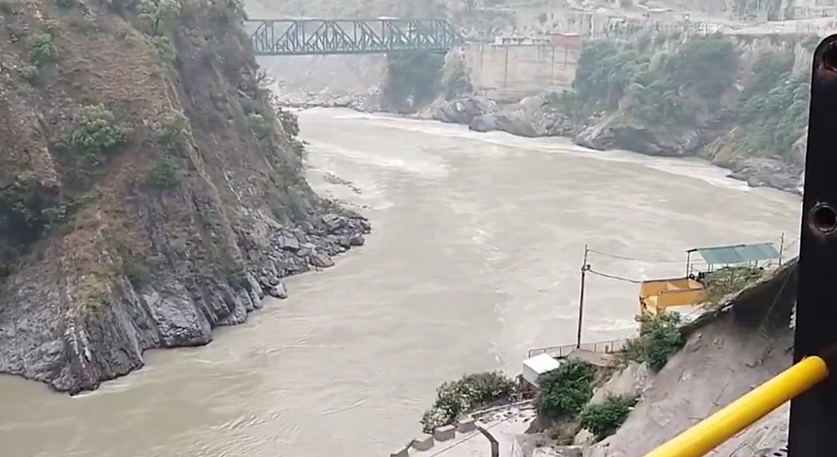 Multiple Gates Of Baglihar Dam Opened On Chenab River After Heavy ...