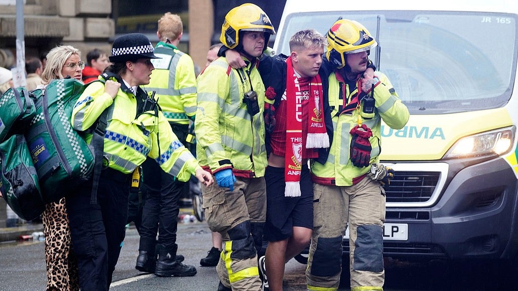 Liverpool Premier League Trophy Parade: Car Hits Merseyside Pedestrians ...