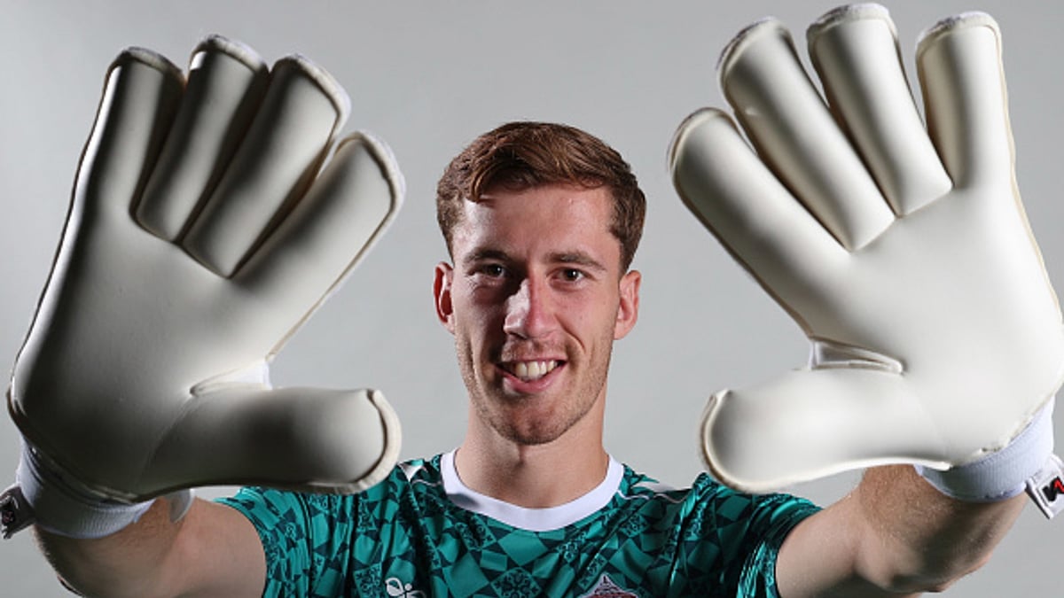 Sunderland Sign Dutch Goalkeeper Robin Roefs From NEC Nijmegen Pending ...