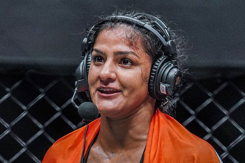 Ritu Phogat Takes On Kick-boxing World Champion Stamp Fairtex In MMA ...