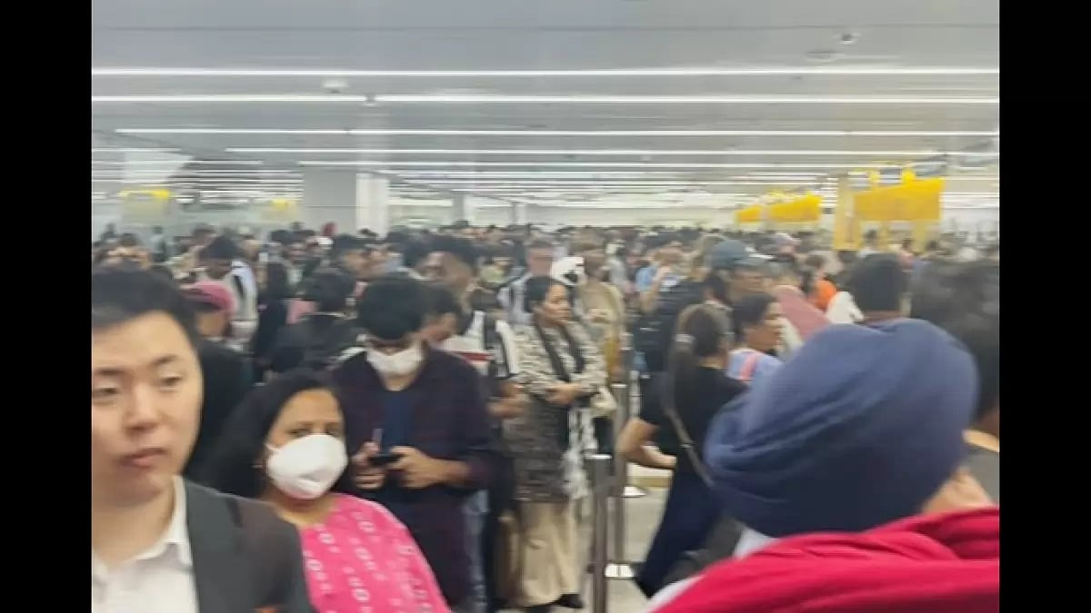 Long Queues Are Back At Delhi Airport, Passengers Wait For Hours At ...