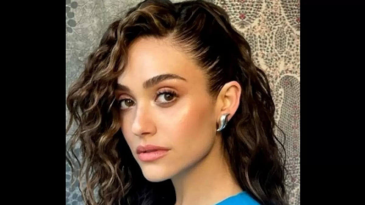 Emmy Rossum Talks About Playing Tom Holland's Mom In 'The Crowded Room ...