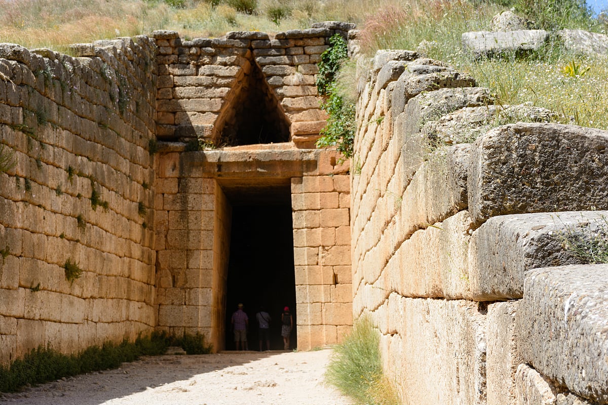 Archaeologists Discover Ancient Maya Grave Near Palenque, Mexico