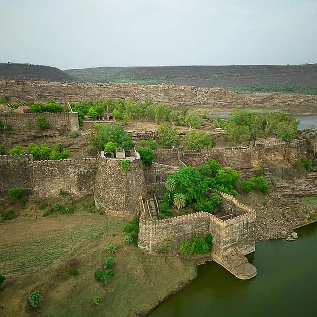 5 Lesser-Known Forts In Rajasthan For The History Buff In You