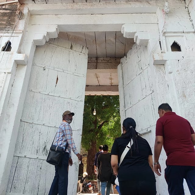 Explore Pranpur: India's First Handloom Village in Madhya Pradesh