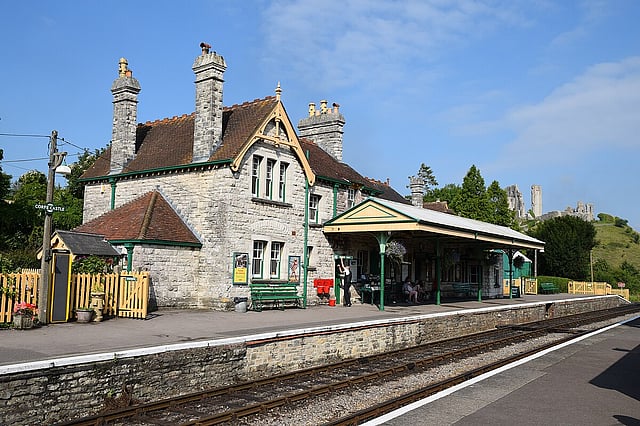 5 Small Railway Stations In The UK You Must Take A Train From