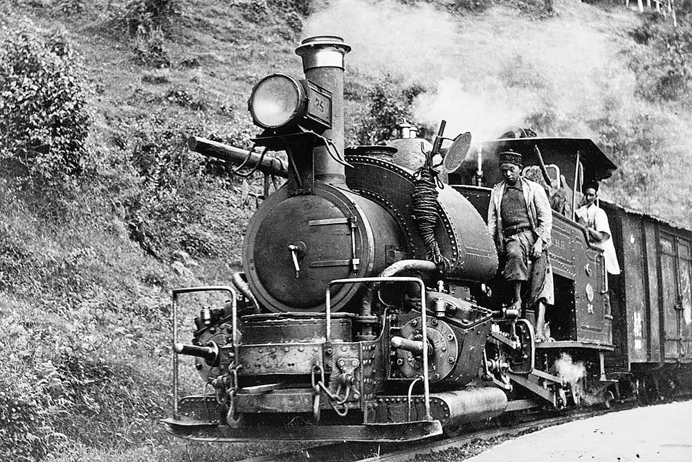 Exploring The Iconic Darjeeling Himalayan Railway