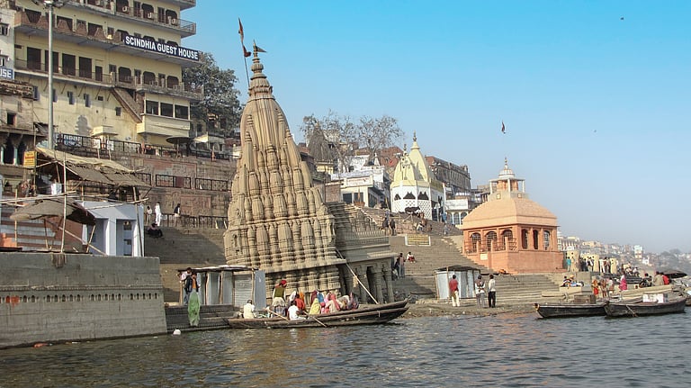 Ratneshwar Mahadev Temple: The Leaning Temple of India