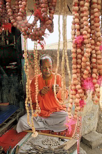 A Complete Guide To Vrindavan: Where To Go, What To Shop And Eat