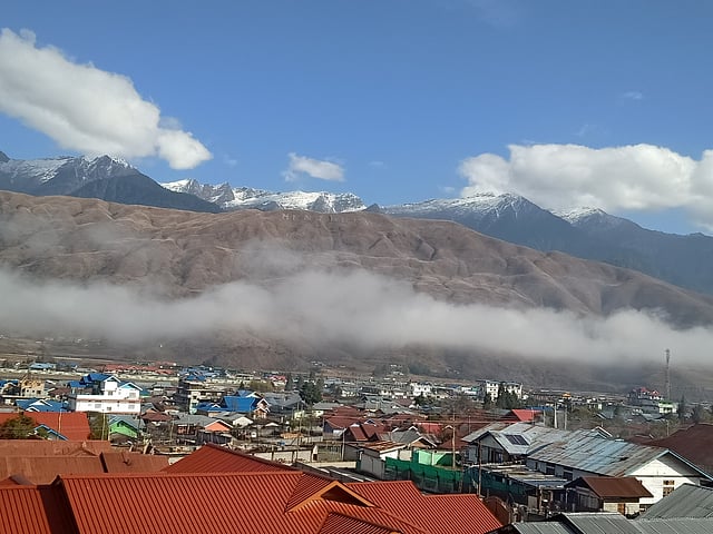 The Winds of Menchukha - Traveller Without His Luggage