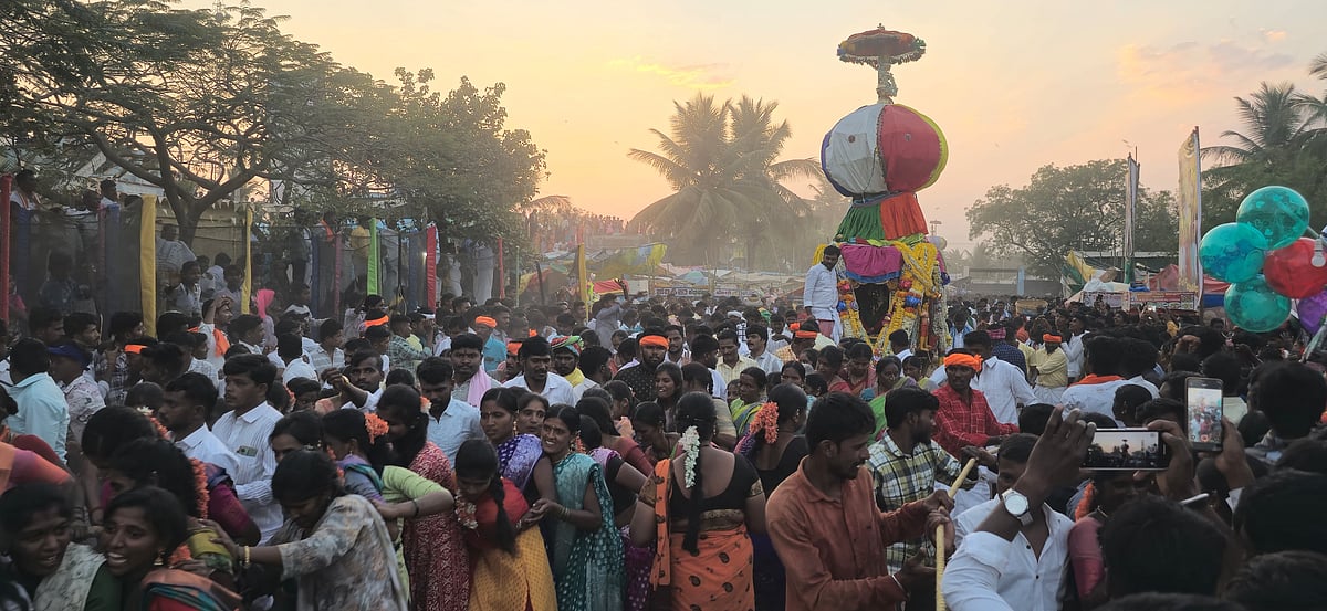 ಕೊಪ್ಪಳ: ತೇರು ಎಳೆದ ವಡಕಿ ಗ್ರಾಮದ ಮಹಿಳೆಯರು