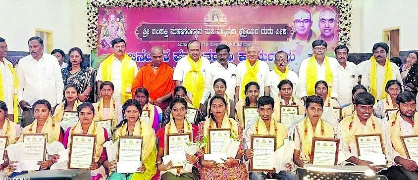 Student Felicitation: ಶಿವನಾಪುರದ ಆದಿಶಕ್ತಿ ಮಹಾಸಂಸ್ಥಾನ ಮಠದಲ್ಲಿ ರಾಜ್ಯ ಮಟ್ಟದ ...