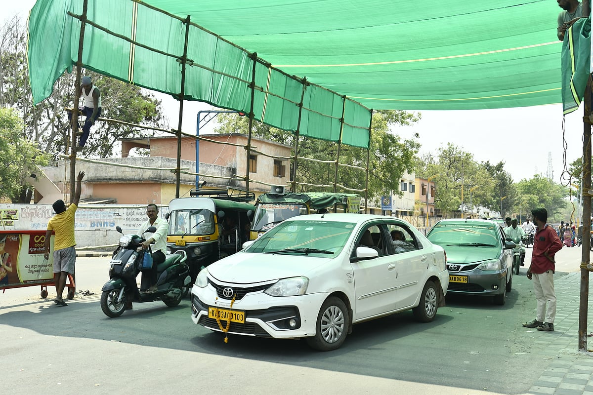 Traffic Signal Shade: ಬಳ್ಳಾರಿ: ಸಿಗ್ನಲ್‌ಗಳಲ್ಲಿ ನೆರಳಿನ ವ್ಯವಸ್ಥೆ; ಪಾಲಿಕೆ
