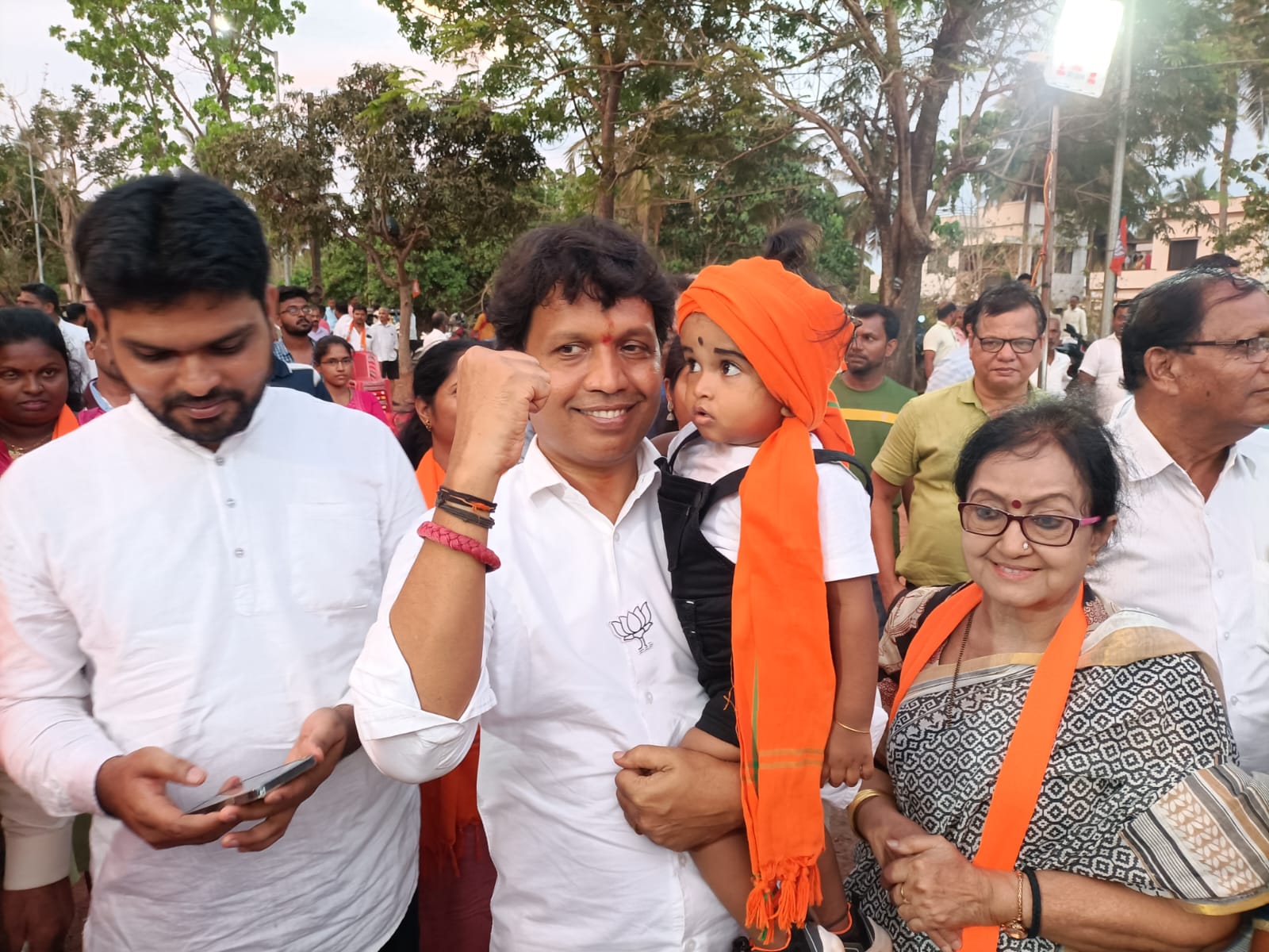 ಕೃಷ್ಣಾಪುರದಲ್ಲಿ ಡಾ.ಭರತ್ ಶೆಟ್ಟಿ ಮತಯಾಚನೆ