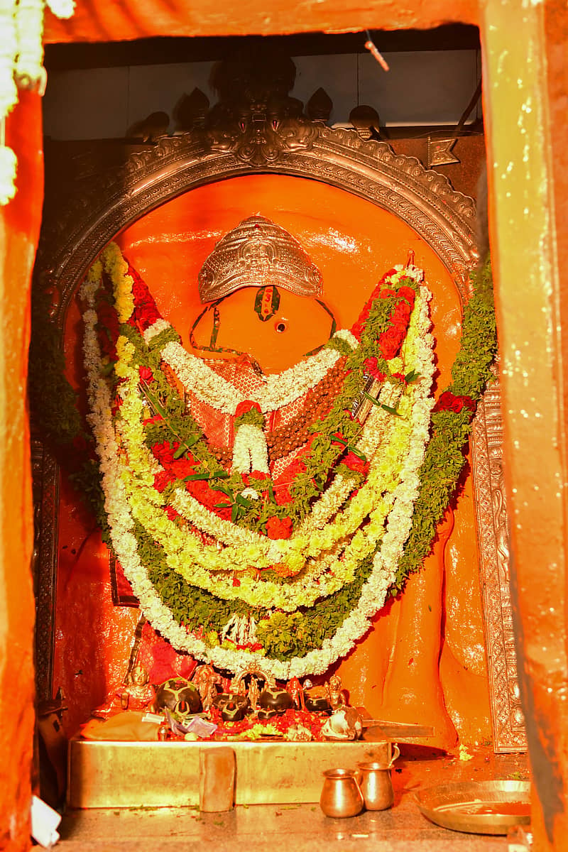 ಅಂಜನಾದ್ರಿ ಬೆಟ್ಟ | ಮೇಳೈಸಿದ ಮಾಲಾಧಾರಿಗಳ ಸಂಭ್ರಮ