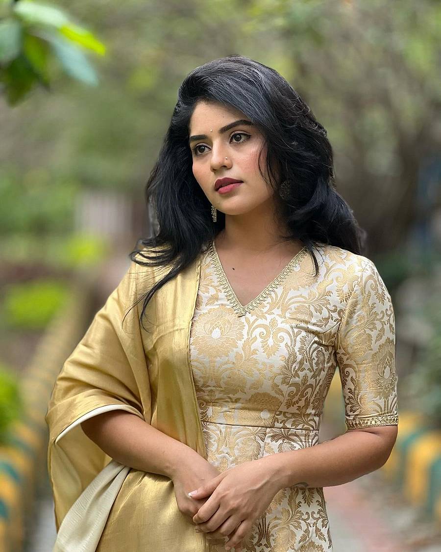 PHOTOS; ಮೂಗುತಿ ಸುಂದರಿ ಮೇಘಾ ಶೆಟ್ಟಿ