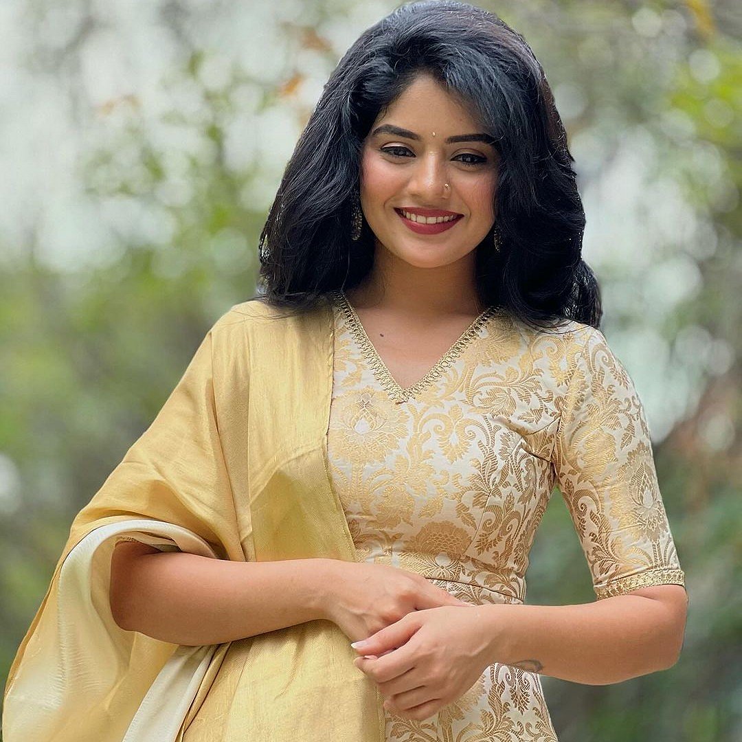 PHOTOS; ಮೂಗುತಿ ಸುಂದರಿ ಮೇಘಾ ಶೆಟ್ಟಿ