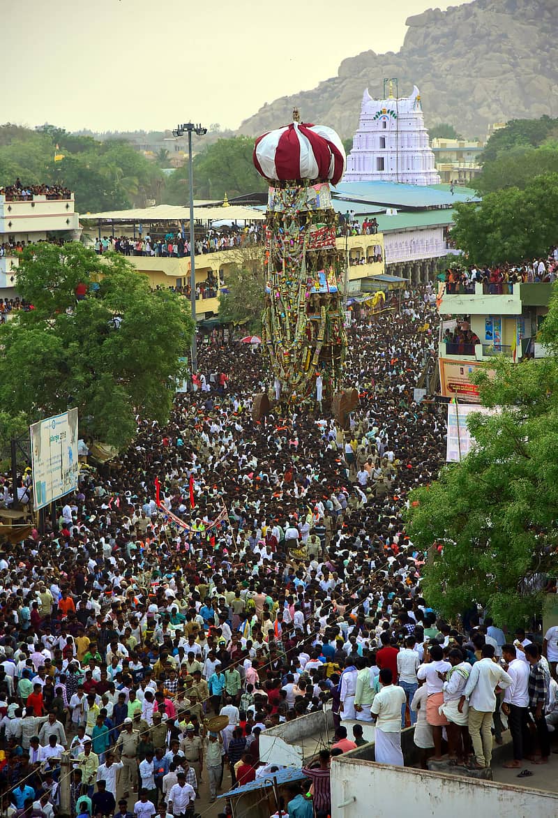 ದೊಡ್ಡಬಸವೇಶ್ವರ ಸ್ವಾಮಿಯ ಮಹಾ ರಥೋತ್ಸವಕ್ಕೆ ಹರಿದುಬಂದ ಭಕ್ತಸಾಗರ