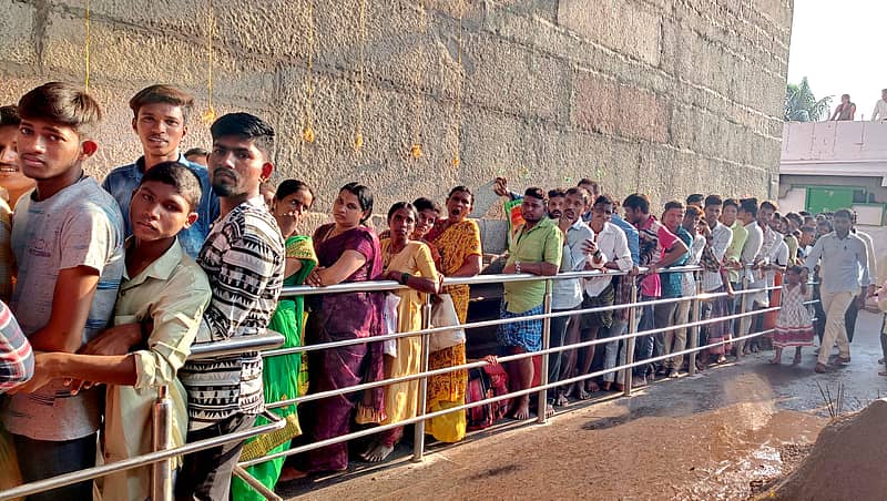 ದೊಡ್ಡಬಸವೇಶ್ವರ ಸ್ವಾಮಿಯ ಮಹಾ ರಥೋತ್ಸವಕ್ಕೆ ಹರಿದುಬಂದ ಭಕ್ತಸಾಗರ