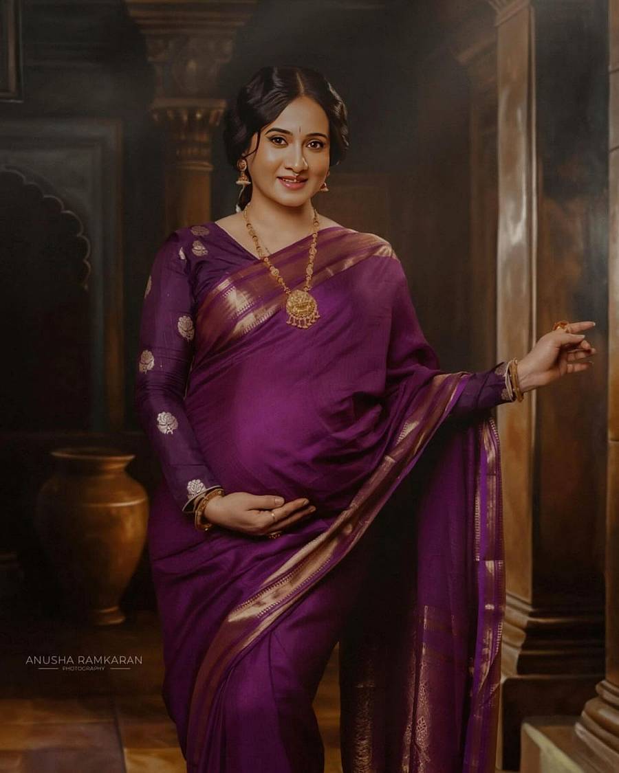 PHOTOS: ರವಿವರ್ಮನ ಕುಂಚದ ಕಲೆಯ ನೆರಳಲ್ಲಿ ಹರ್ಷಿಕಾ ಪೂಣಚ್ಚ ಬೇಬಿ ಬಂಪ್ ಫೋಟೊಶೂಟ್