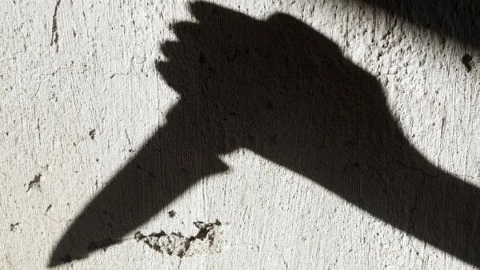 Bengaluru Love Triangle Attack: ಒಬ್ಬಳೇ ಯುವತಿ ಮೇಲೆ ಪ್ರೀತಿ: ಯುವಕನಿಗೆ ಚಾಕು ...
