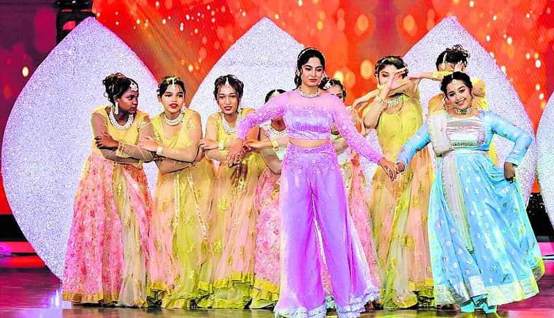 Cine Sammana Awards: ಚಂದನವನದ ತಾರೆಗಳ ಹೊಳಪು