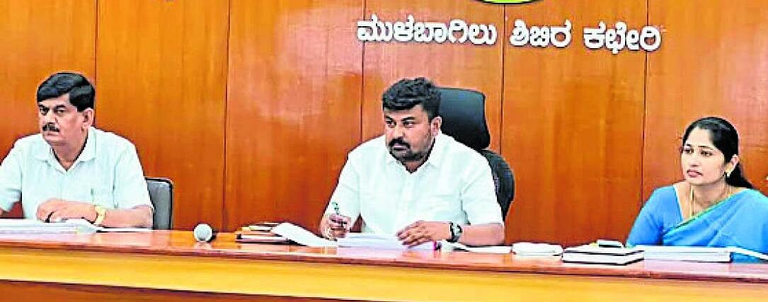 Corrupt Officials Warning: ಮುಳಬಾಗಿಲು | ಅಧಿಕಾರಿಗಳ ವಿರುದ್ಧ ಶಾಸಕ ಸಮೃದ್ಧಿ ...