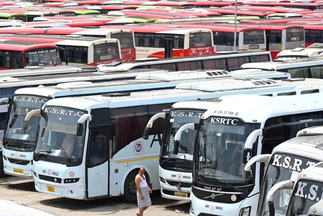 Karnataka Bus Strike: ಸಾರಿಗೆ ನೌಕರರ ಮುಷ್ಕರ: ರಸ್ತೆಗಿಳಿಯದ KSRTC ಬಸ್‌ಗಳು ...