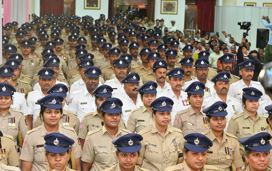 Karnataka Police Photos: ಕರ್ನಾಟಕದ ಕಾನ್‌ಸ್ಟೆಬಲ್, ಹೆಡ್ ಕಾನ್‌ಸ್ಟೆಬಲ್‌ಗಳಿಗೆ ...
