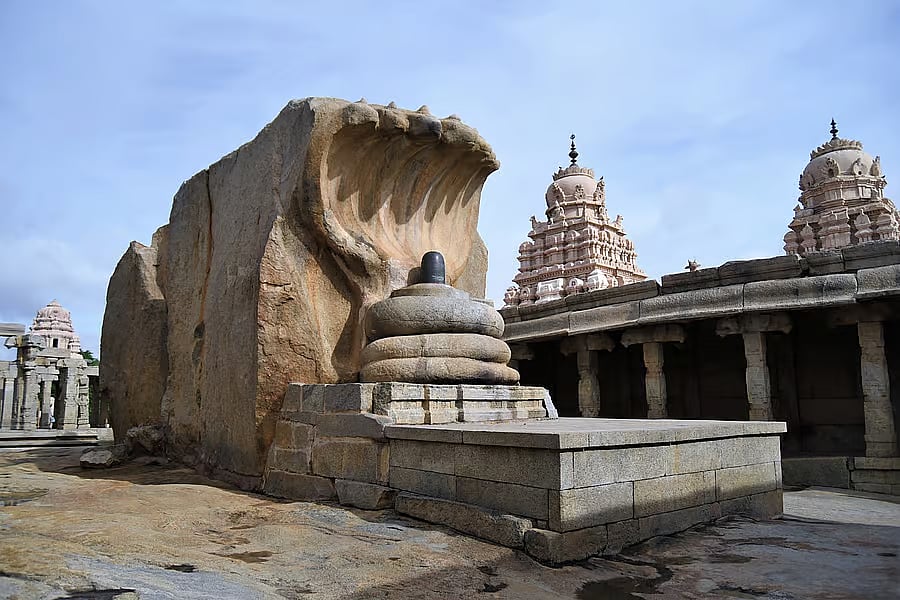 Lepakshi Temple: LEPAKSHI | ‘ಗಾಳಿಯಲ್ಲಿ ತೇಲುತ್ತೆ ಈ ಕಂಬ’: ಇದು ಎಲ್ಲಿಯೂ ...