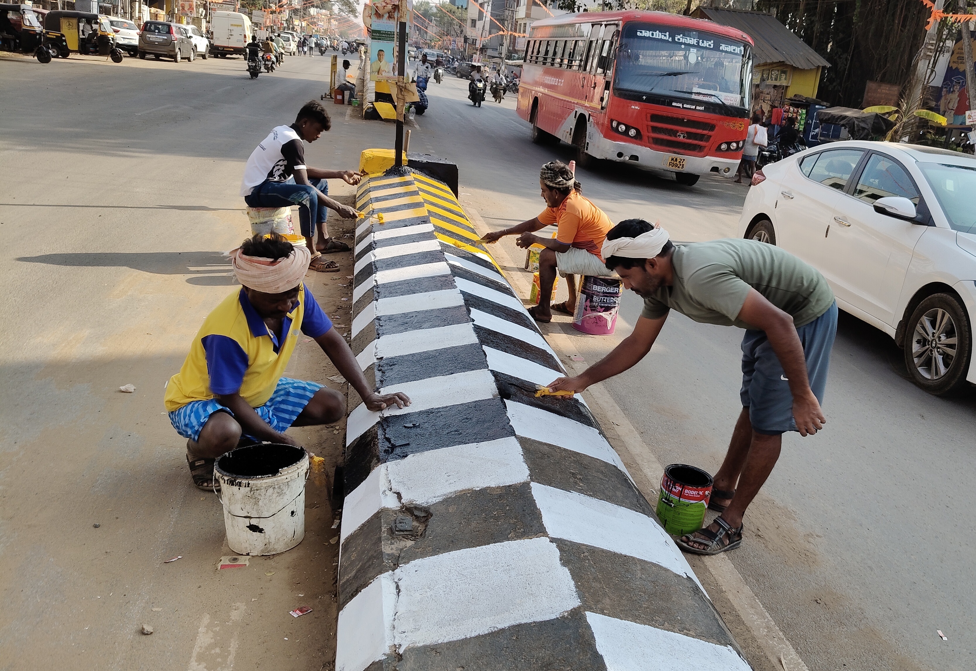 Haveri Road Repair: ಹಾವೇರಿ | ಸಿ.ಎಂ. ಸ್ವಾಗತಕ್ಕೆ ಹೊಸ ಡಾಂಬರ್