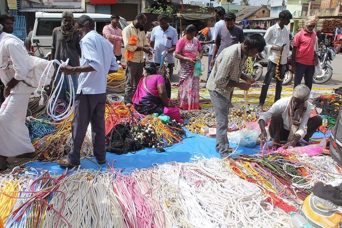 Sankranti Preparations: ಆನೇಕಲ್: ರಾಸುಗಳ ಹಬ್ಬಕ್ಕೆ ಭರದ ಸಿದ್ಧತೆ