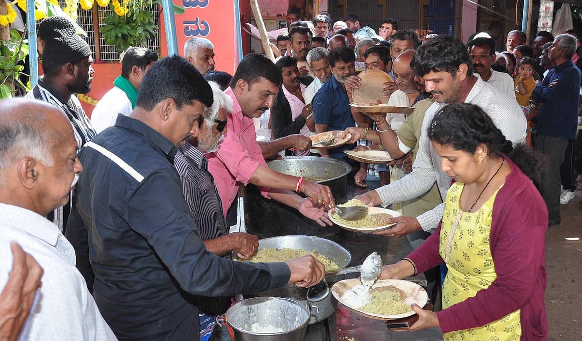 Srisailam Padayatra: ಶ್ರೀಶೈಲ ಪಾದಯಾತ್ರಿಗಳಿಗೆ ಅನ್ನಸಂತರ್ಪಣೆ ವ್ಯವಸ್ಥೆ