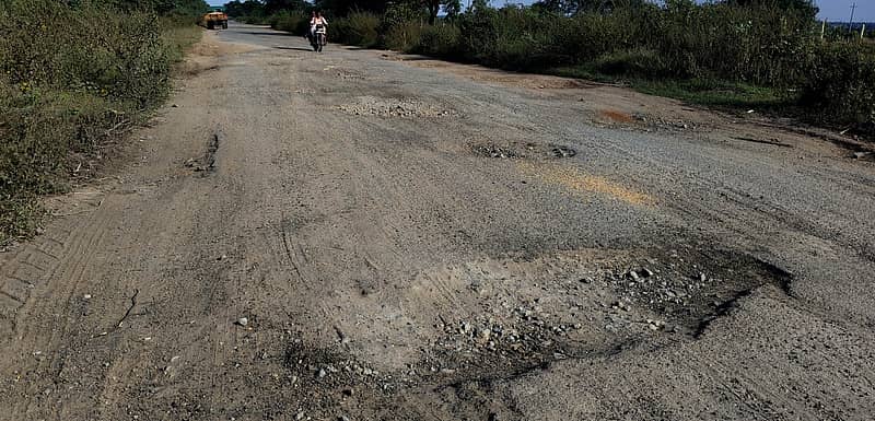 Bad Roads: ಹಗರಿಬೊಮ್ಮನಹಳ್ಳಿ | ರಸ್ತೆಗಳಲ್ಲಿ ಪ್ರಯಾಣವೆಂಬ ನರಕ ದರ್ಶನ