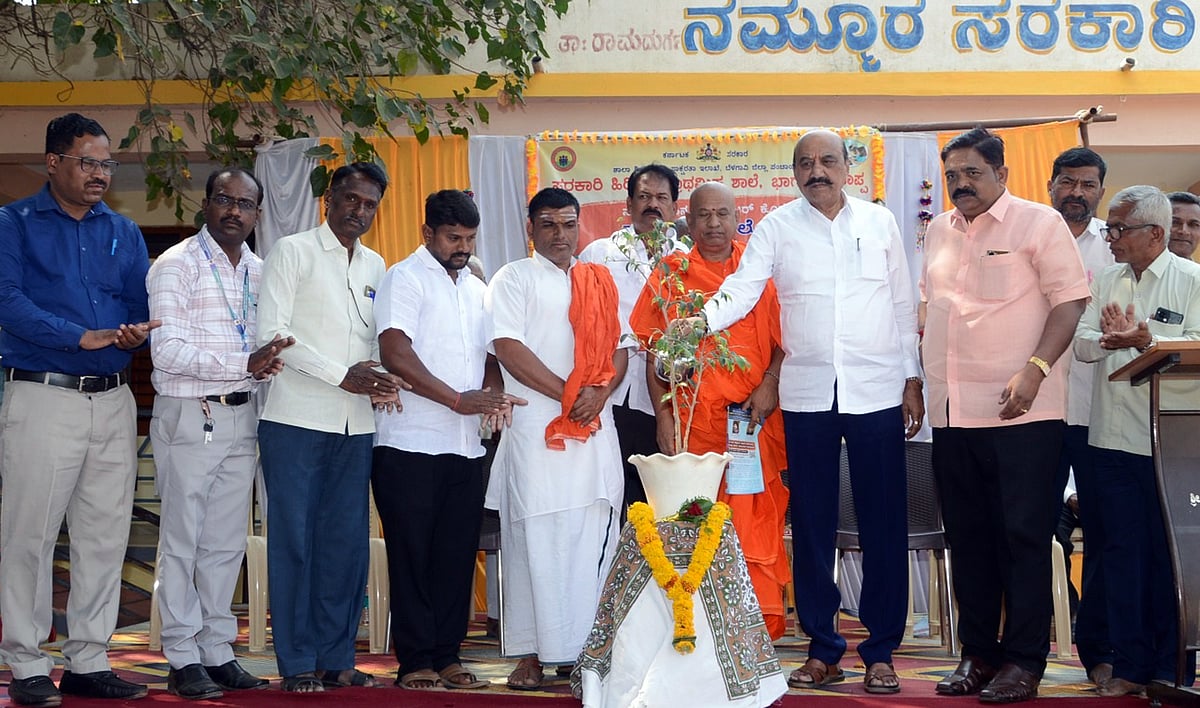 Computer Lab: ಗ್ರಾಮಸ್ಥರ ದೇಣಿಗೆಯಿಂದ ಗಣಕಯಂತ್ರ ಲ್ಯಾಬ್‌ ನಿರ್ಮಾಣ: ಅಶೋಕ ಪಟ್ಟಣ