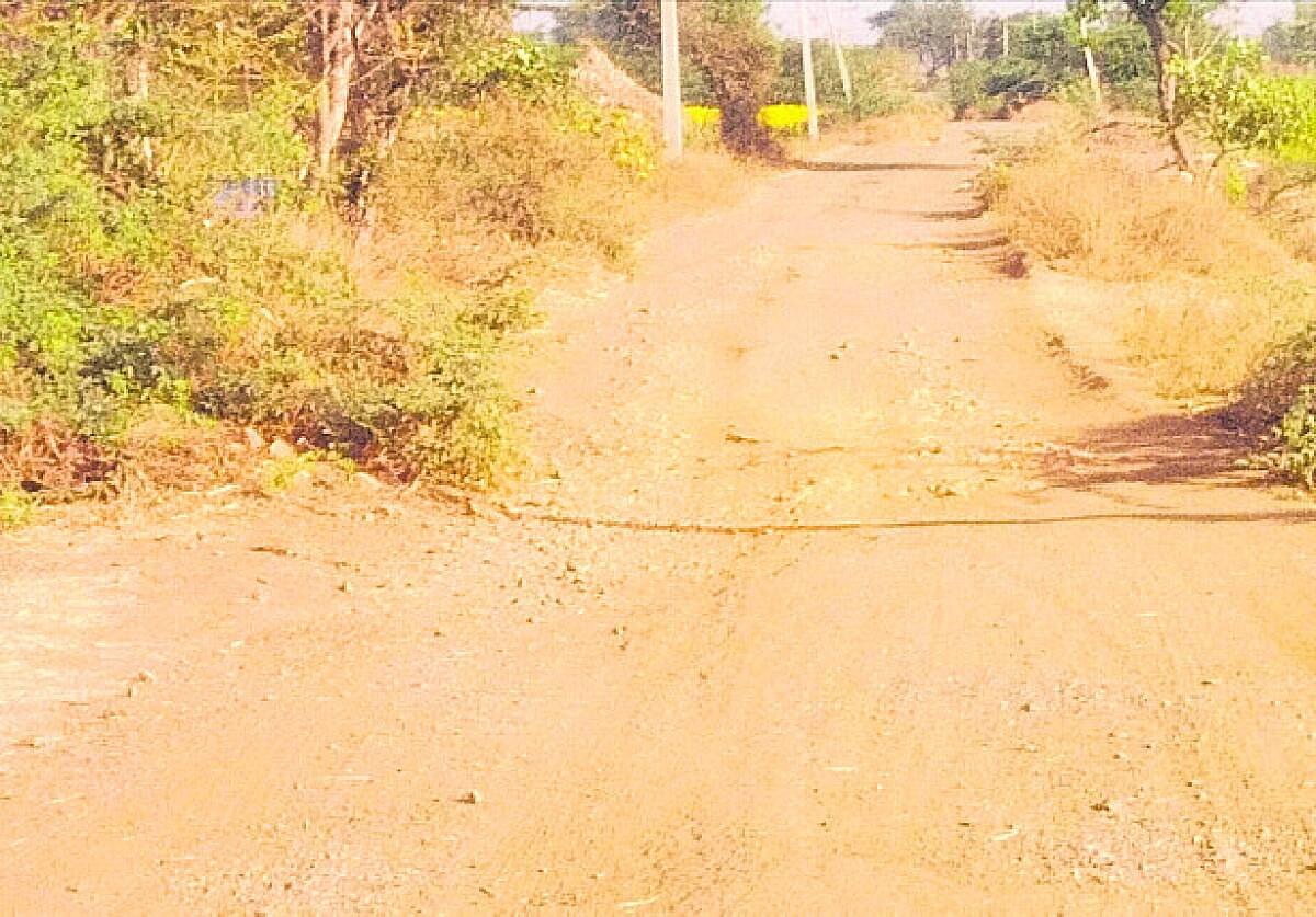 Somankoppa Road Construction: ಕುಳಗೇರಿ ಕ್ರಾಸ್ | ಅರ್ಧಕ್ಕೆ ನಿಂತ ರಸ್ತೆ ಕಾಮಗಾರಿ