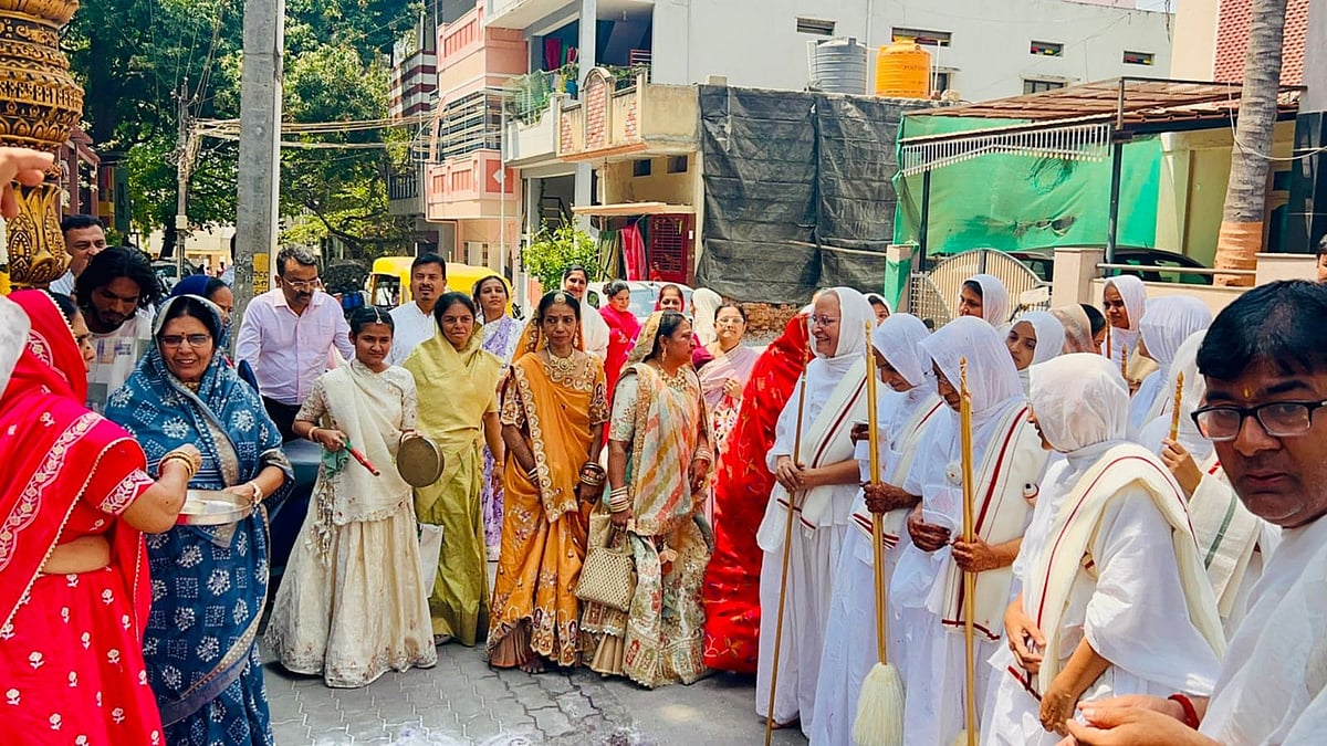 Jain Diksha: ದಾವಣಗೆರೆ: ದಂಪತಿ ಸೇರಿ ಜೈನ ಸಮುದಾಯದ ನಾಲ್ವರಿಂದ ಸನ್ಯಾಸ ದೀಕ್ಷೆ