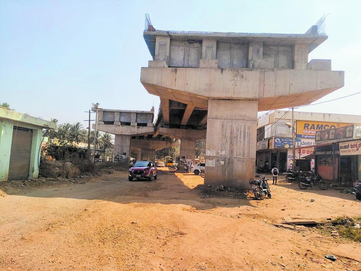Nelamangala Devanahalli Road: ದೇವನಹಳ್ಳಿ ರಸ್ತೆ ಕಾಮಗಾರಿ ವಿಳಂಬ: ವಾಹನ ...