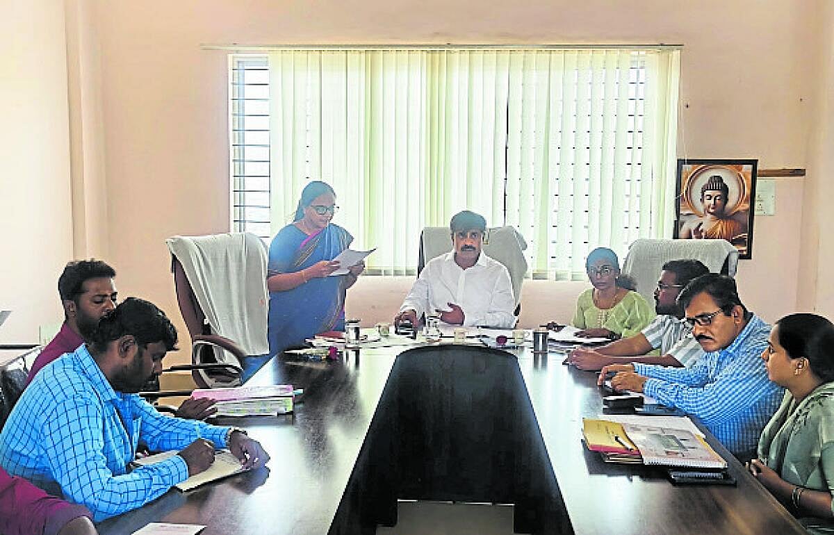 Budget Presentation: ಹನೂರು ಪಟ್ಟಣ ಪಂಚಾಯಿತಿಯಿಂದ ₹79 ಲಕ್ಷ ಉಳಿತಾಯದ ಬಜೆಟ್ ಮಂಡನೆ