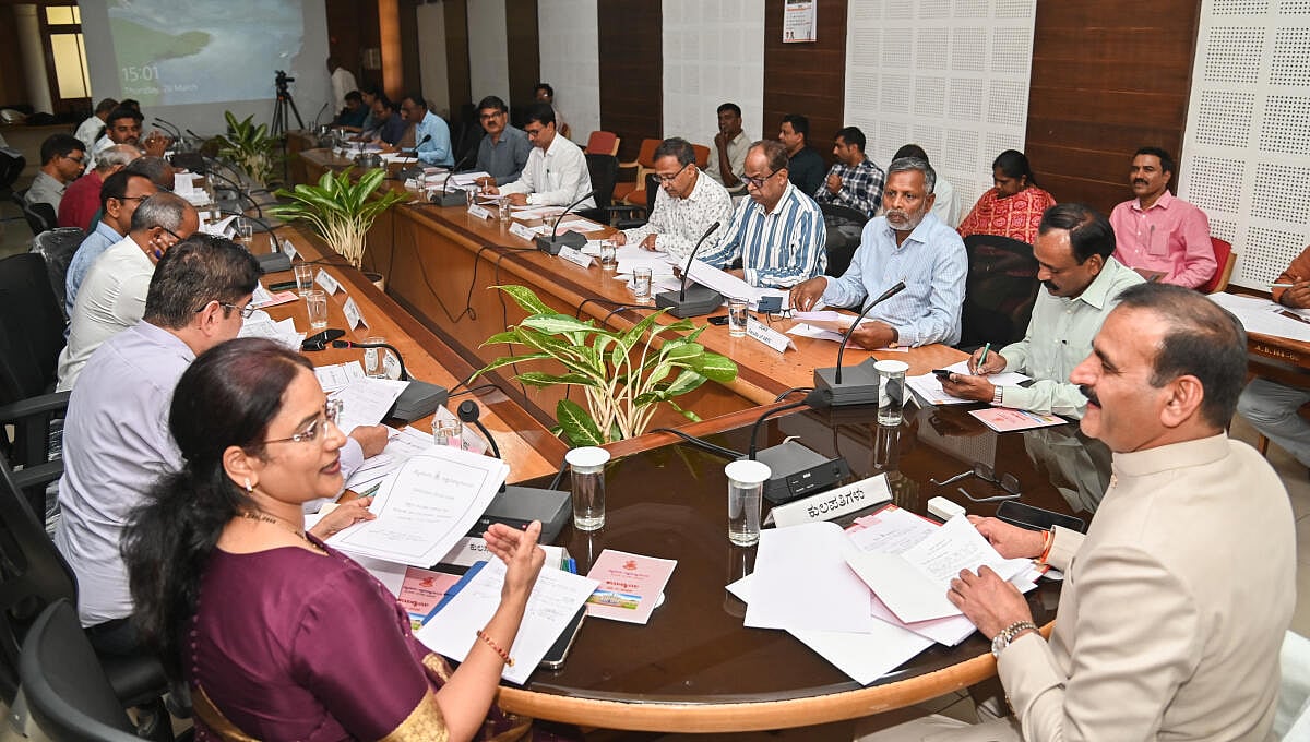 Mysore University: ಮೈಸೂರು ವಿಶ್ವವಿದ್ಯಾಲಯ: ಸಂಸದ, ಕುಲಪತಿ, ಕುಲಸಚಿವರಿಂದ ...