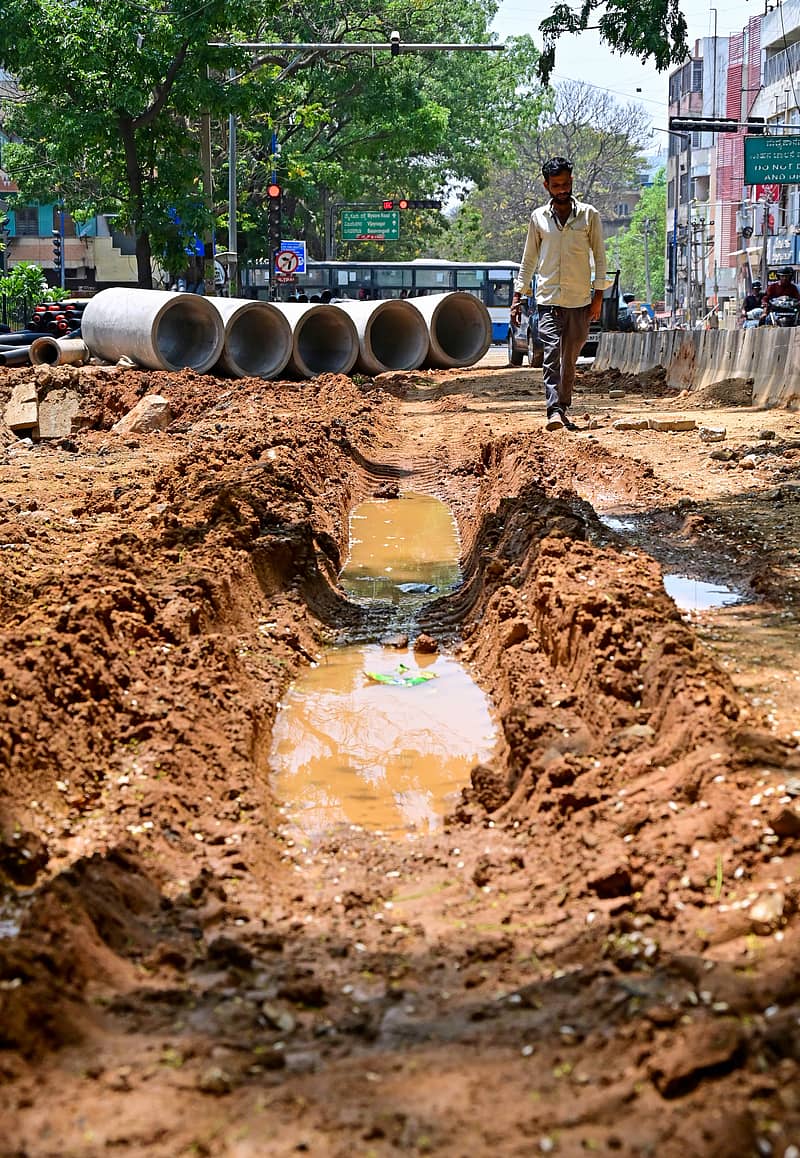 White topping work: ಸಂಚಾರ ಅಯೋಮಯ, ವಾತಾವರಣ ದೂಳುಮಯ