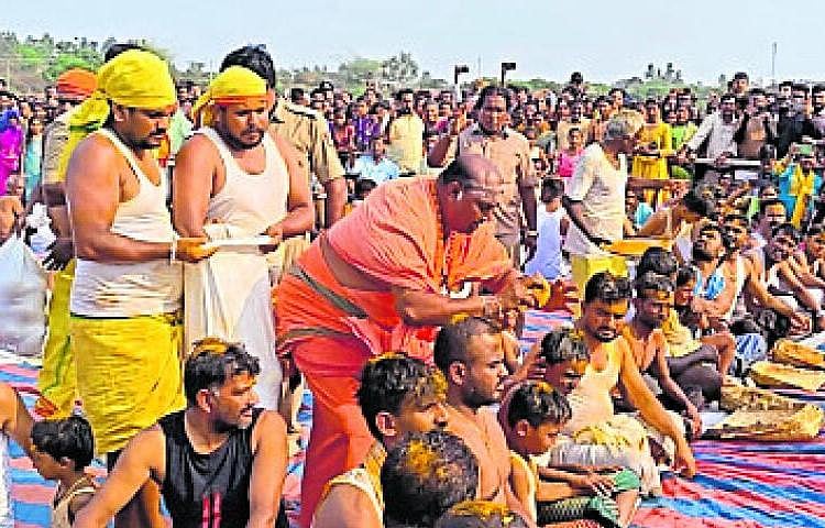 Kolar Festival: ಕೆ.ಕುರುಪ್ಪಲ್ಲಿಯಲ್ಲಿ ಕುರುಬರ ದೊಡ್ಡದ್ಯಾವರ ಅತ್ಯಂತ ವೈಭವದಿಂದ ...