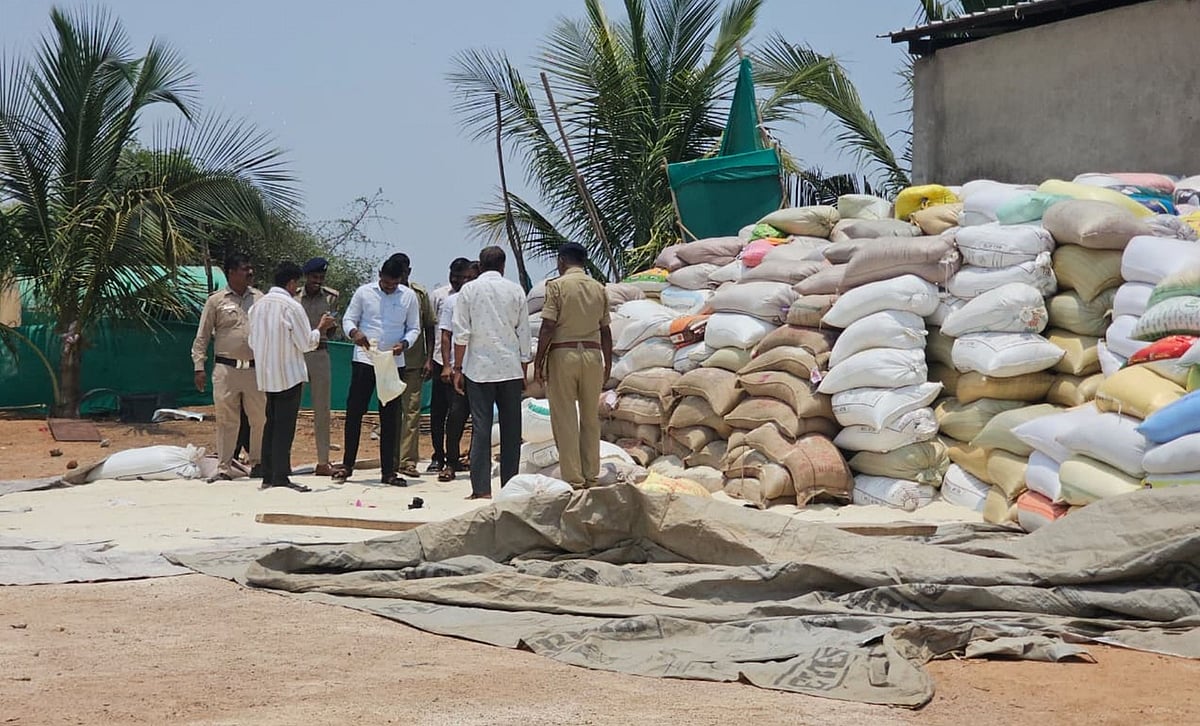 Illegal PDS Rice: ಕೊಪ್ಪಳ: ಖಾಸಗಿ ಗೋದಾಮಿನಲ್ಲಿ ಪಡಿತರ ಅಕ್ಕಿ ಪತ್ತೆ