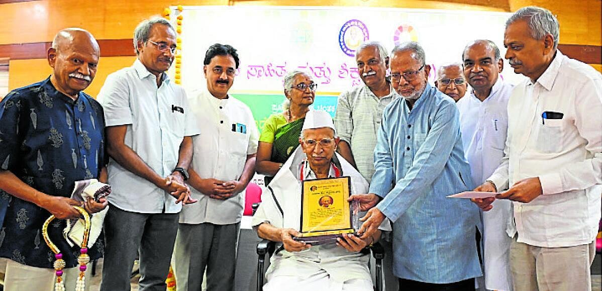 Politics: 'ಜನರನ್ನು ಮರೆಯುವ ಜನಪ್ರತಿನಿಧಿಗಳು' - ಕೆ.ಮರುಳಸಿದ್ದಪ್ಪ