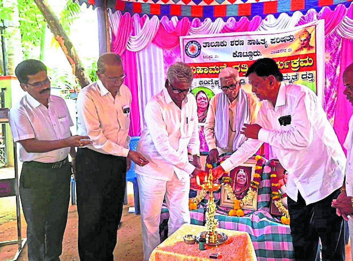 Sharana Literature: ಶರಣರ ಬದುಕು ನಮಗೆ ದಾರಿದೀಪ - ಕೆ.ಎಂ.ವೀರೇಶ್ ಹೇಳಿಕೆ