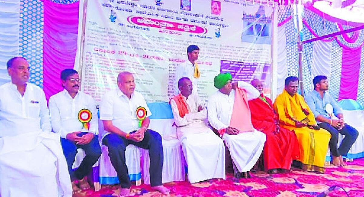 Temple Inauguration: ಹುನುಕುಂಟಿಯಲ್ಲಿ ಬಸವೇಶ್ವರ ದೇವಸ್ಥಾನ ಲೋಕಾರ್ಪಣೆ ಸಾಮೂಹಿಕ ...