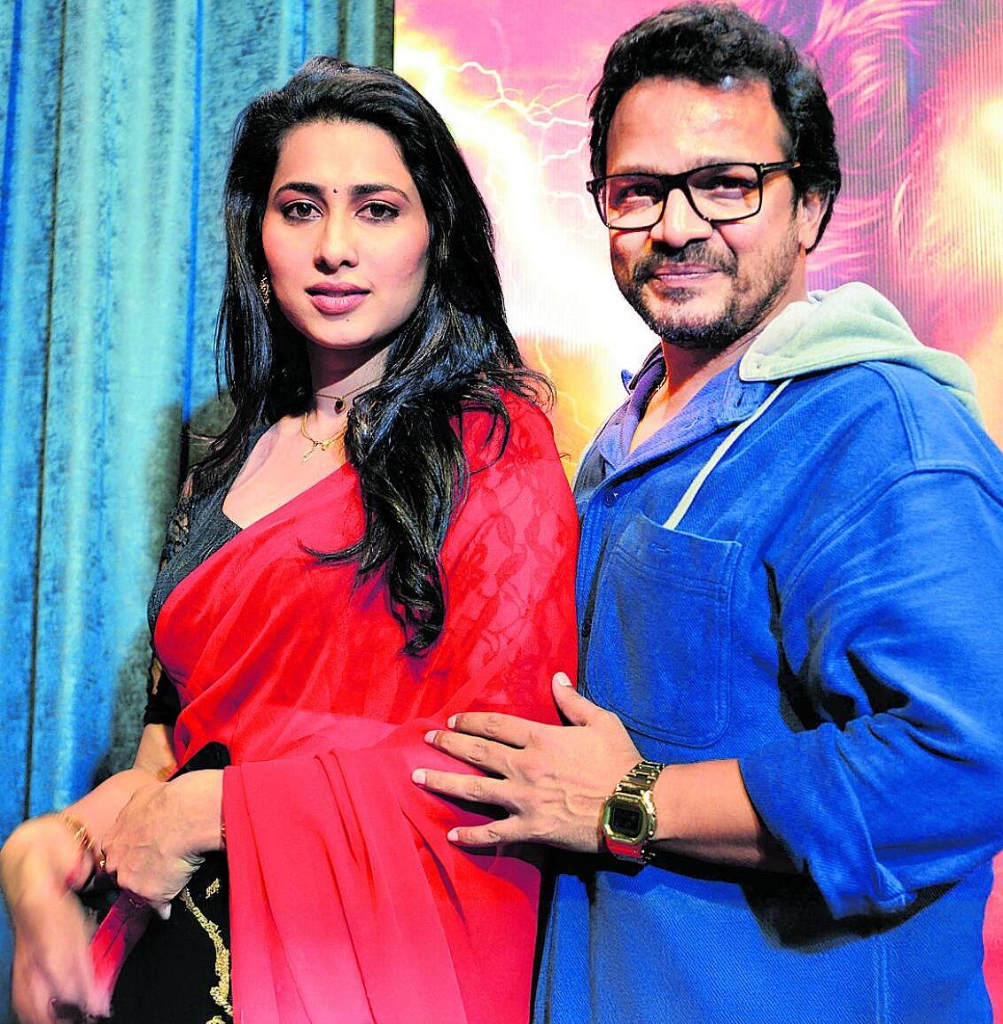 Sandalwood Movie: ‘ಶ್ರೀಮತಿ ಸಿಂಧೂರ’ ಚಿತ್ರದ ಟೀಸರ್ ಬಿಡುಗಡೆ, ವಿಜಯ ರಾಘವೇಂದ್ರ ...